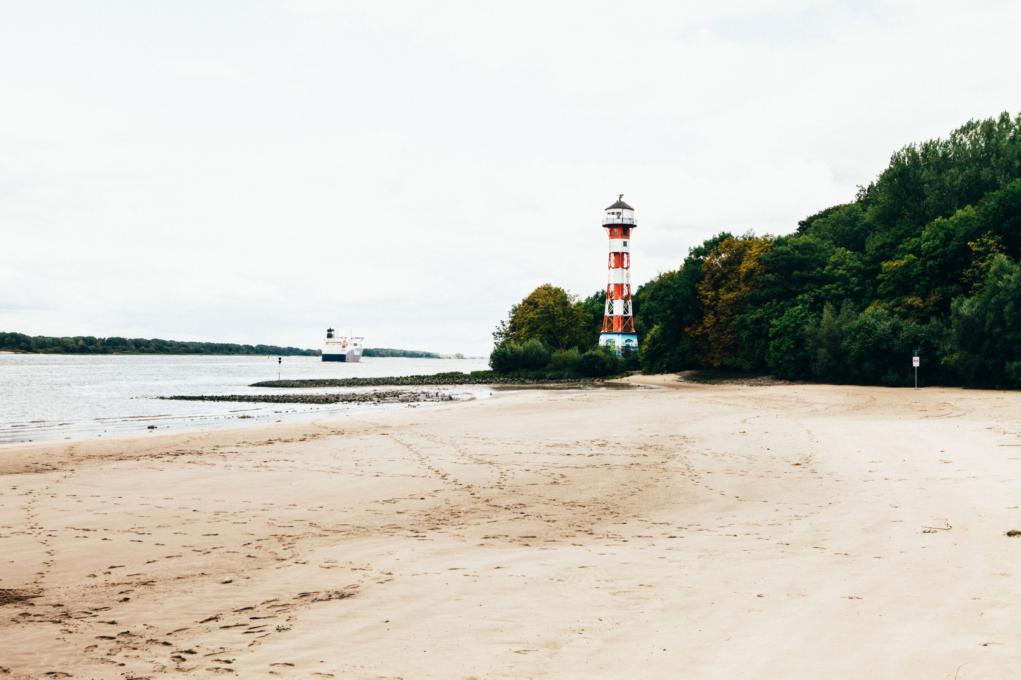 Elbe River’s Most Beautiful Banks: Falkensteiner Ufer and Rissener Ufer